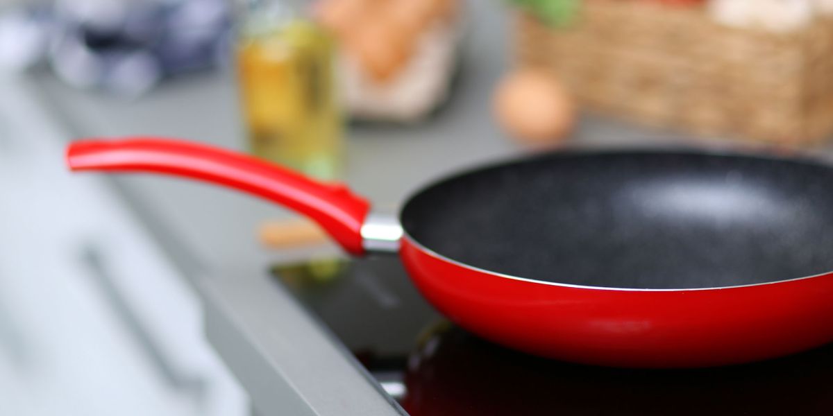 Toxic Chemicals in Everyday Products — Cookware & Food Containers | EWG